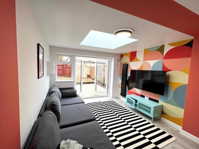 1 bedroom semi detached house to rent