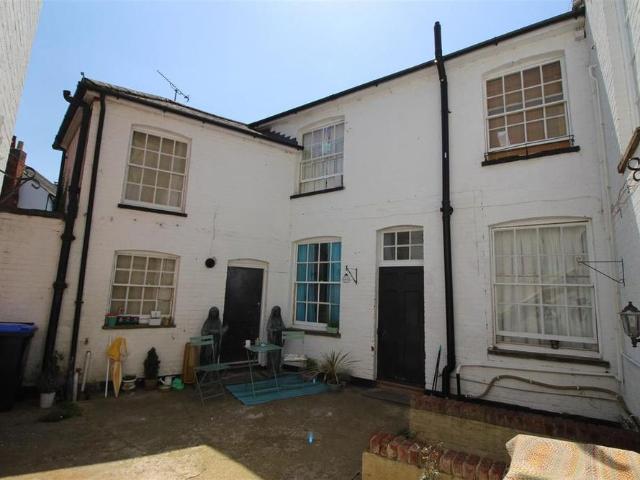 1 bedroom semi detached house to rent