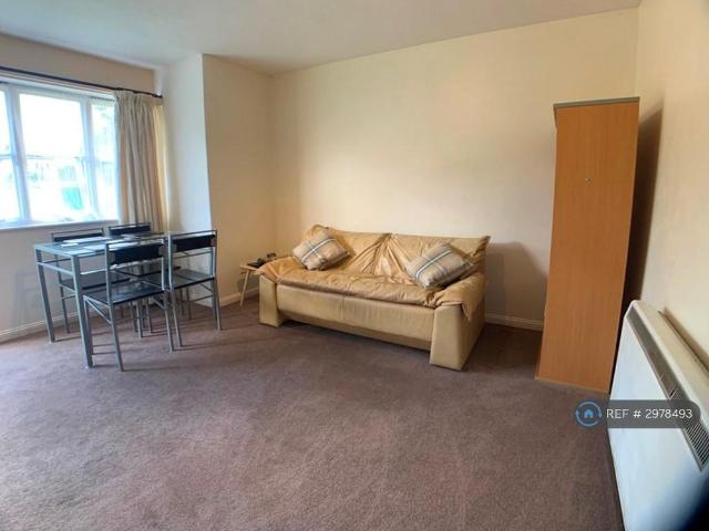 1 bedroom semi detached house to rent