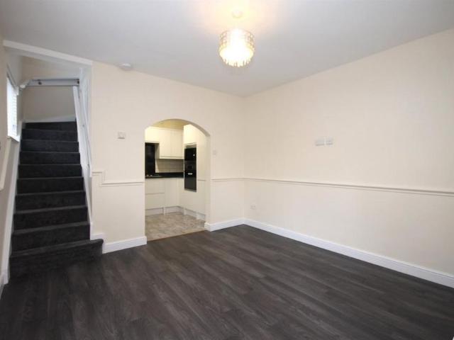 1 bedroom semi detached house to rent