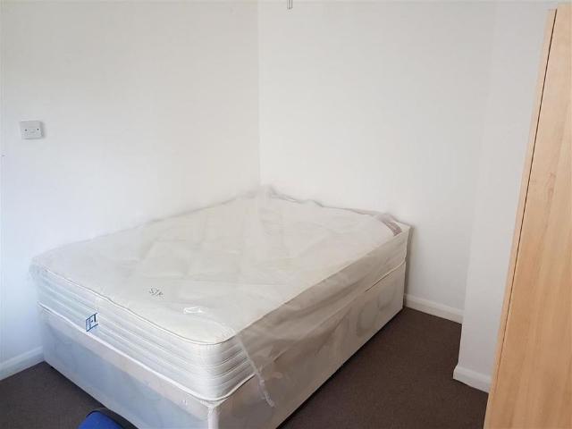 1 bedroom semi detached house to rent