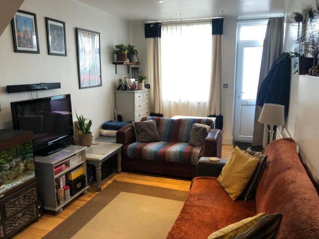 1 bedroom semi detached house to rent
