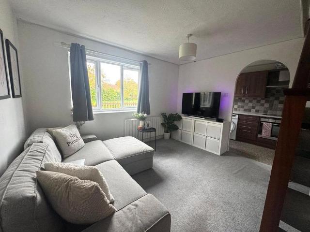 1 bedroom semi detached house to rent