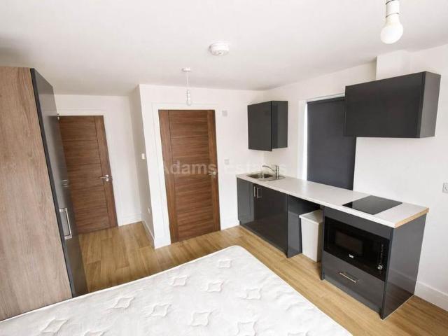 1 bedroom semi detached house to rent