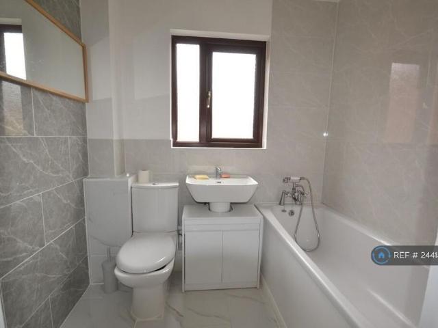 1 bedroom semi detached house to rent