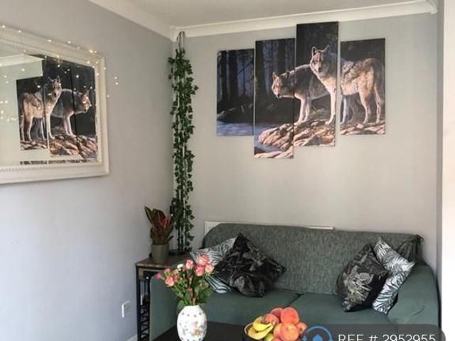 1 bedroom semi detached house to rent