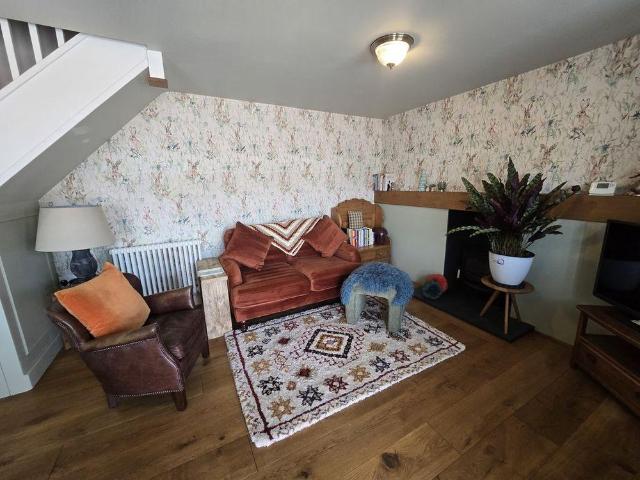 1 bedroom semi detached house to rent