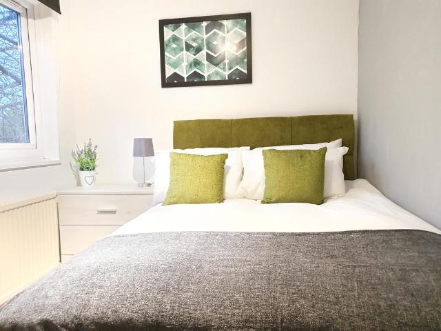 1 bedroom semi detached house to rent