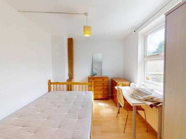 1 bedroom semi detached house to rent