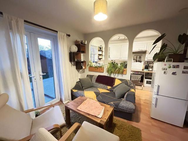 1 bedroom semi detached house to rent