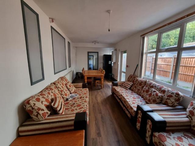 1 bedroom semi detached house to rent