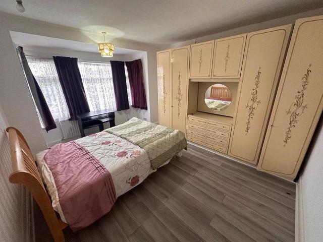 1 bedroom semi detached house to rent
