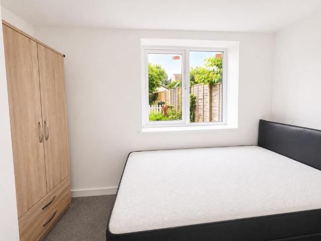 1 bedroom semi detached house to rent