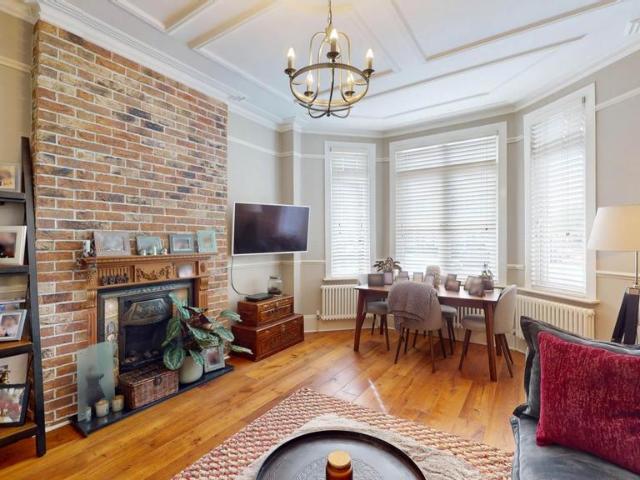 1 bedroom semi detached house to rent