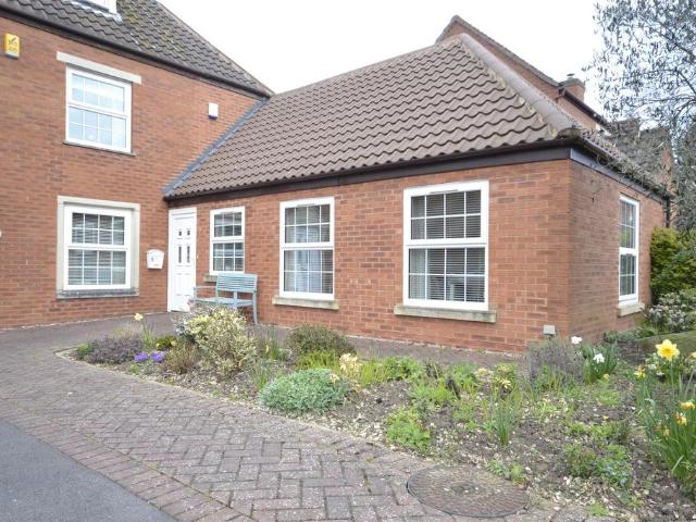 1 bedroom semi detached house to rent