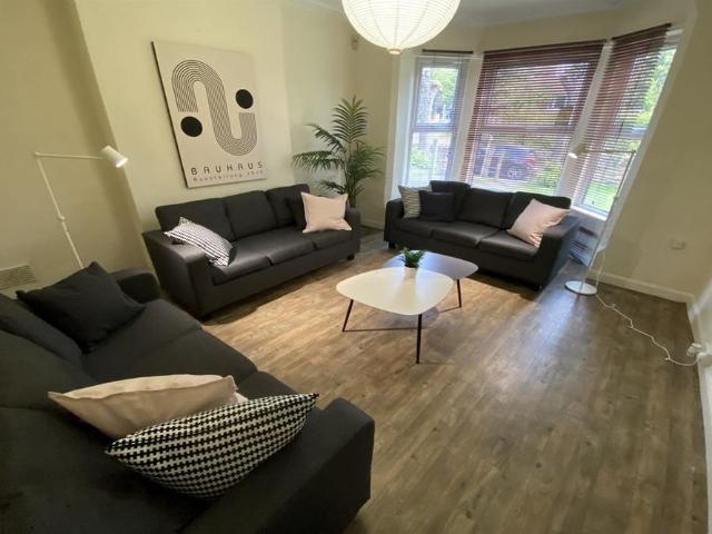 1 bedroom semi detached house to rent