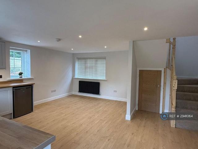 1 bedroom semi detached house to rent