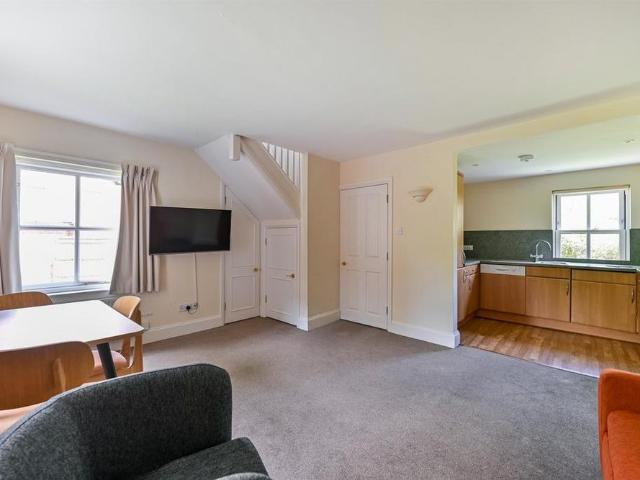 1 bedroom semi detached house to rent