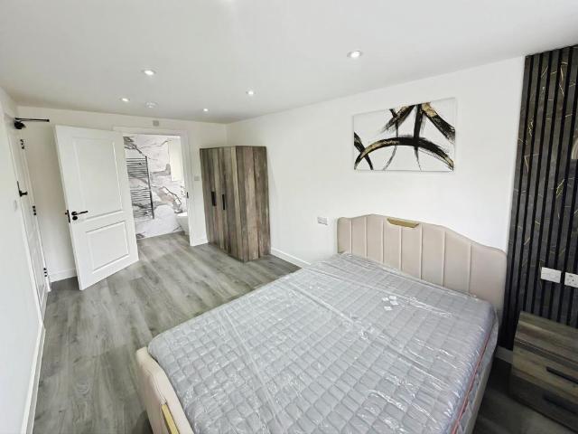 1 bedroom semi detached house to rent