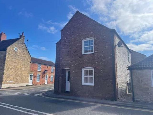 1 bedroom semi detached house to rent