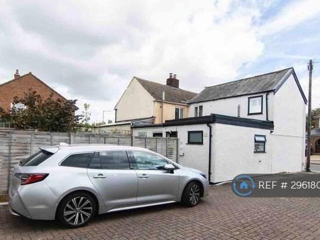 1 bedroom semi detached house to rent