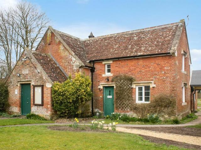 1 bedroom semi detached house to rent
