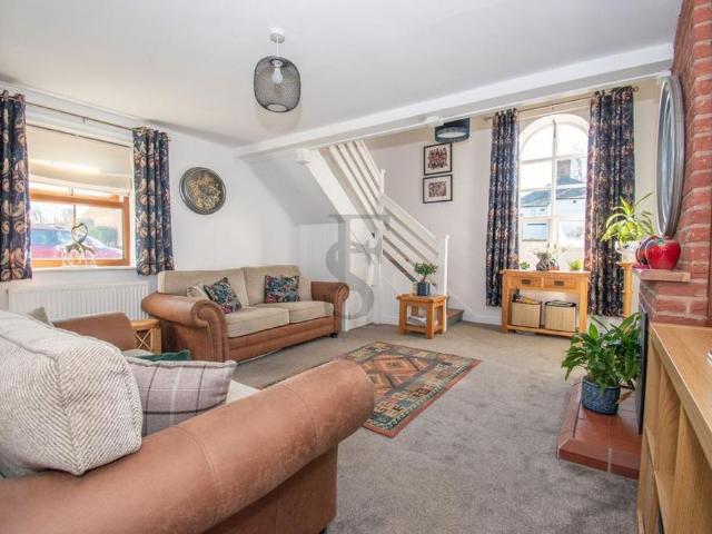 1 bedroom semi detached house to rent