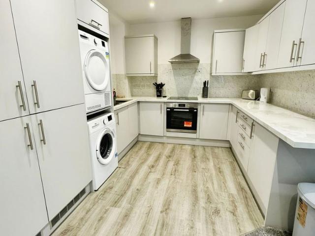 1 bedroom house share to rent