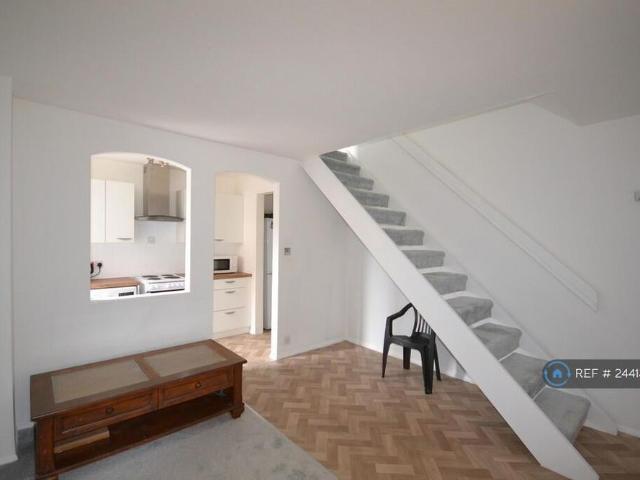 1 bedroom semi detached house to rent