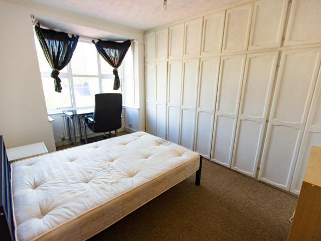 1 bedroom semi detached house to rent
