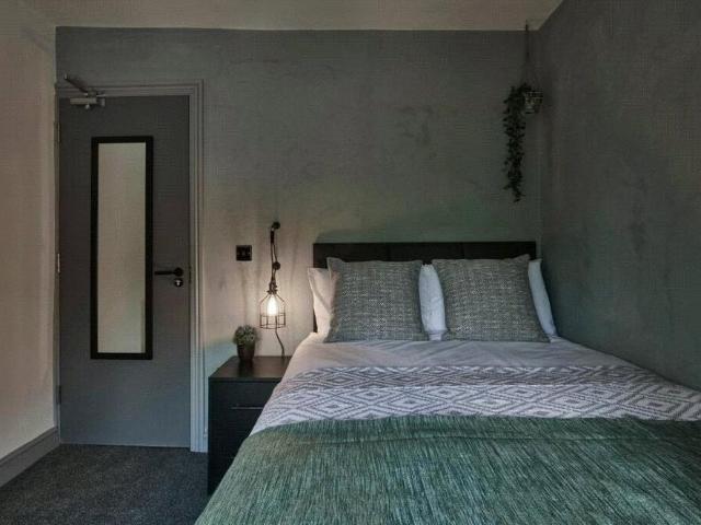 1 bedroom semi detached house to rent