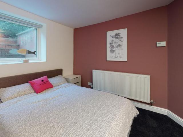 1 bedroom semi detached house to rent