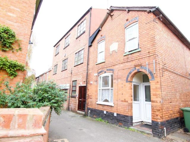 1 bedroom semi detached house to rent