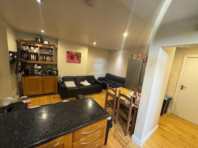 1 bedroom semi detached house to rent