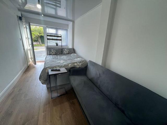 1 bedroom semi detached house to rent