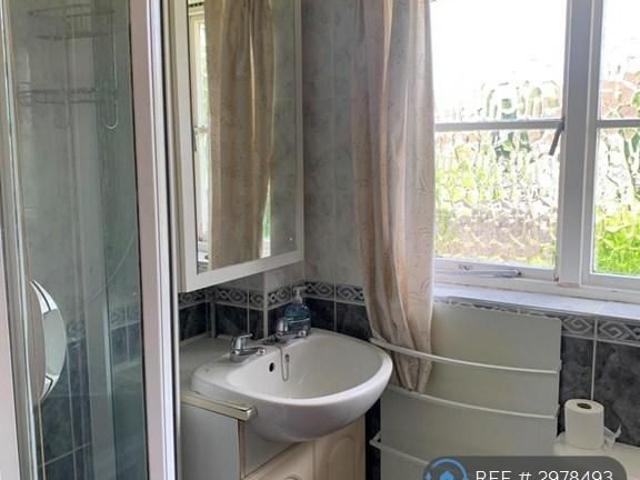 1 bedroom semi detached house to rent