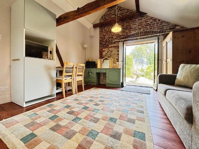 1 bedroom semi detached house to rent
