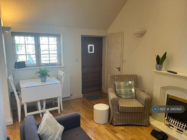 1 bedroom semi detached house to rent