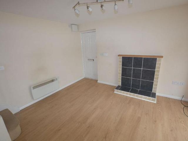 1 bedroom semi detached house to rent