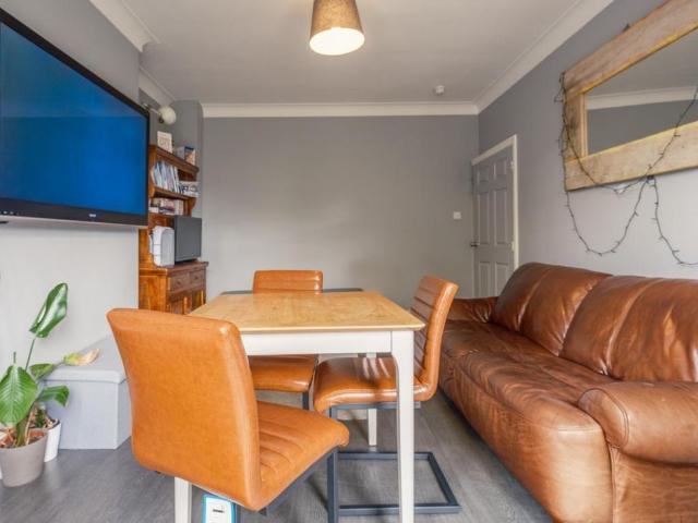 1 bedroom semi detached house to rent