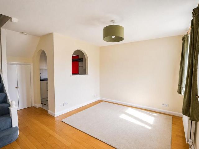 1 bedroom semi detached house to rent