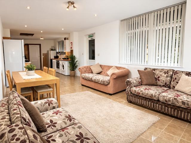 1 bedroom semi detached house to rent
