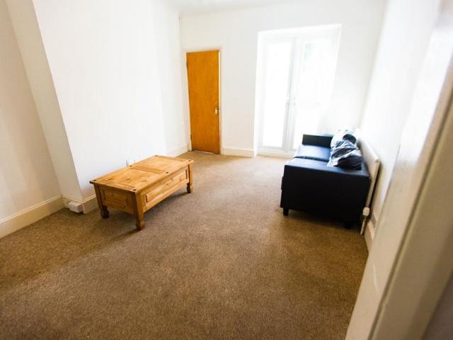 1 bedroom semi detached house to rent