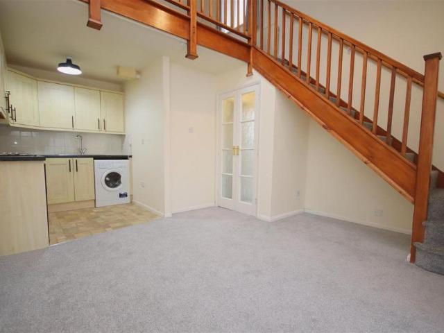 1 bedroom semi detached house to rent