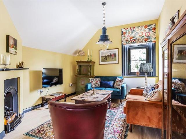 1 bedroom semi detached house to rent