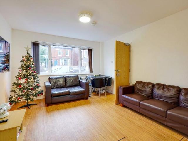 1 bedroom semi detached house to rent