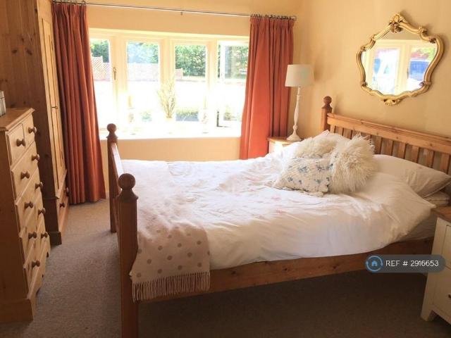 1 bedroom semi detached house to rent