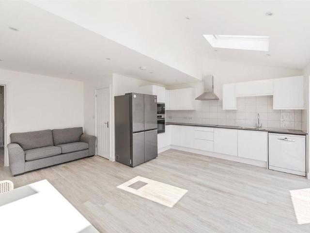 1 bedroom semi detached house to rent