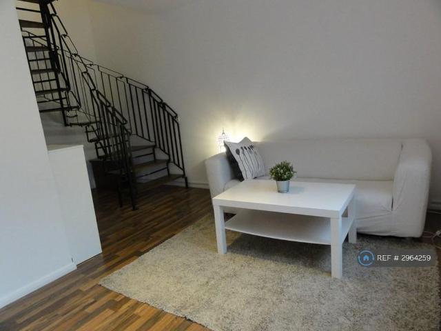 1 bedroom semi detached house to rent