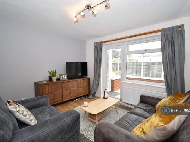 1 bedroom semi detached house to rent